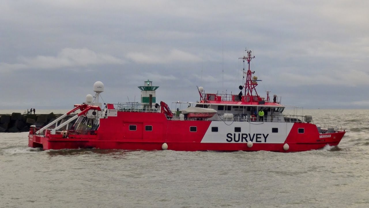 Fugro Helmert en Meridian naar zee Scheveningen 15 -1- 2017 - YouTube