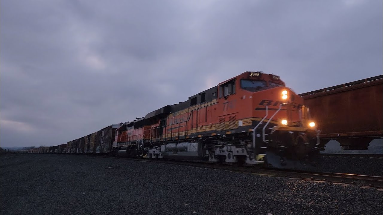 BNSF 7747 Leads a Manifest through Cactus, WA as it accelerates to 50 ...