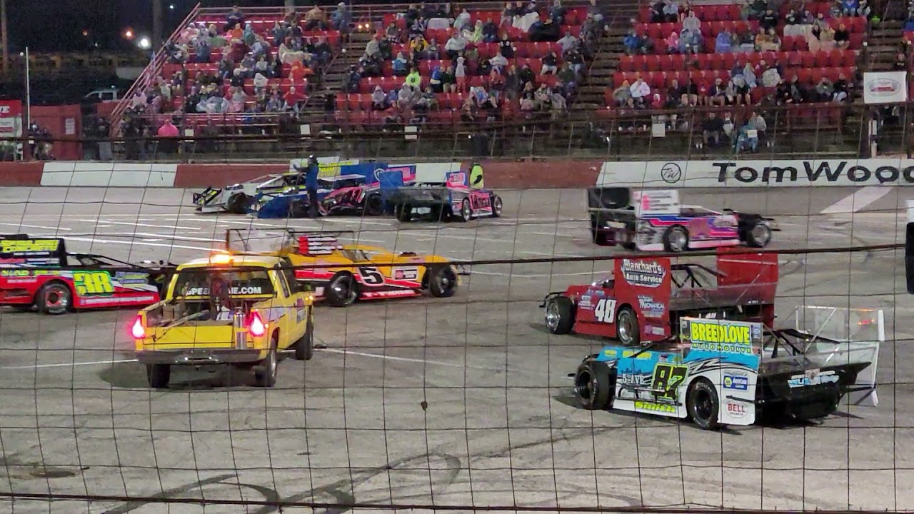 Indianapolis Speedrome figure 8 leader crashes hard - YouTube