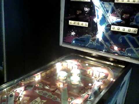 Williams Strato-Flite Pinball (1974) - YouTube