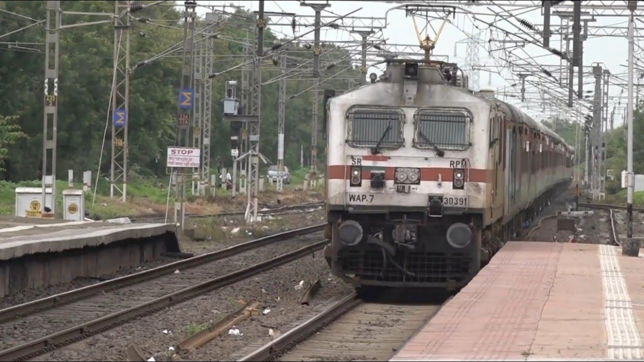 Honking & Overtake Par Excellence By Superfast Lucknow Pushpak Express ...