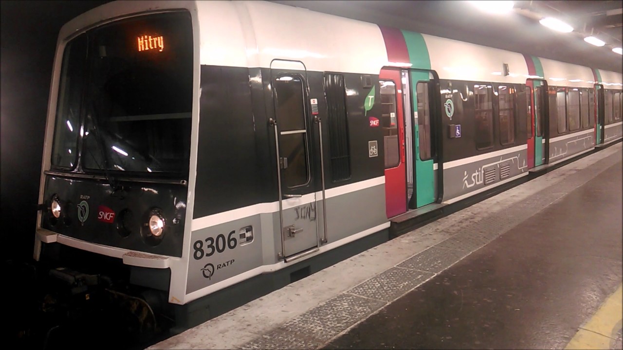 Départ des trains du RER A et du RER B à Châtelet - Les Halles - YouTube