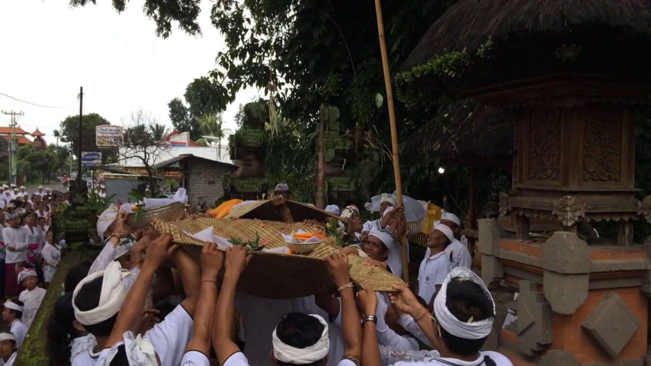Upacara Pitra Yadnya Ngasti Wedana - YouTube
