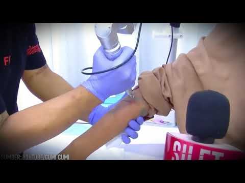 6 artis bertato yang memutuskan pakai hijab buat tutupi tato nya