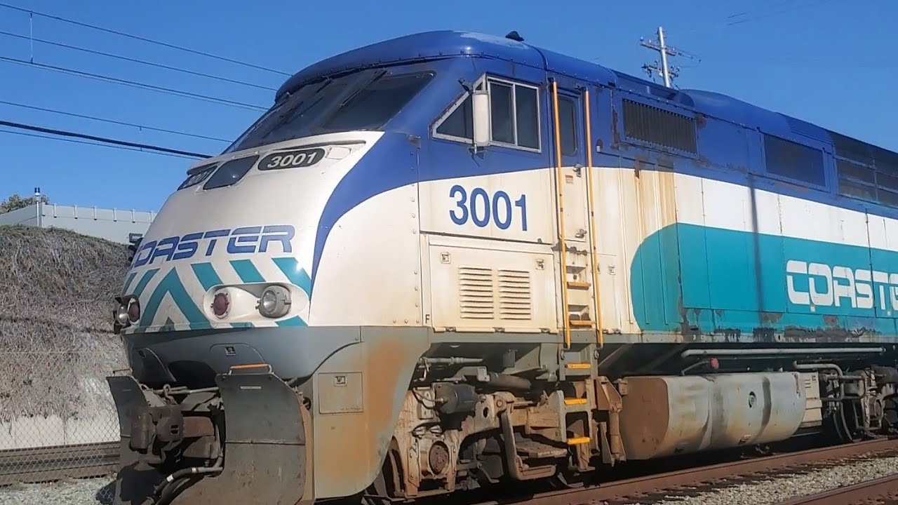 Coaster 2302 slow approach at Middletown Station - YouTube