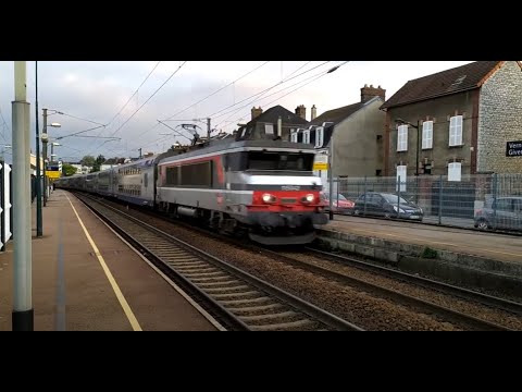 Annonce sonore + départ d'un Transilien VB2N et passage d'un V2N à ...
