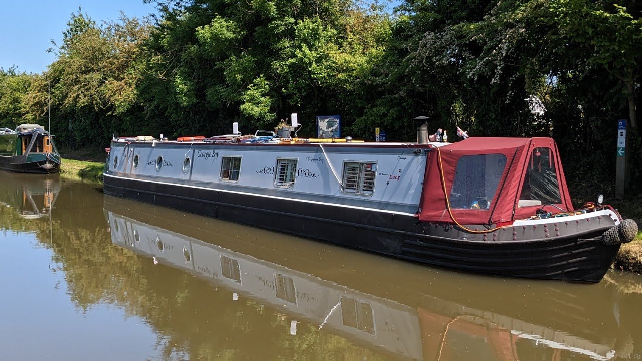 Boat blacking at Droitwich Spa Marina - YouTube