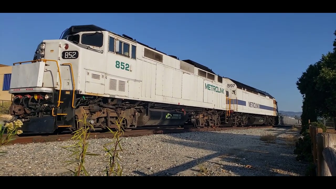 Metrolink 501Q in Santa Clarita. - YouTube