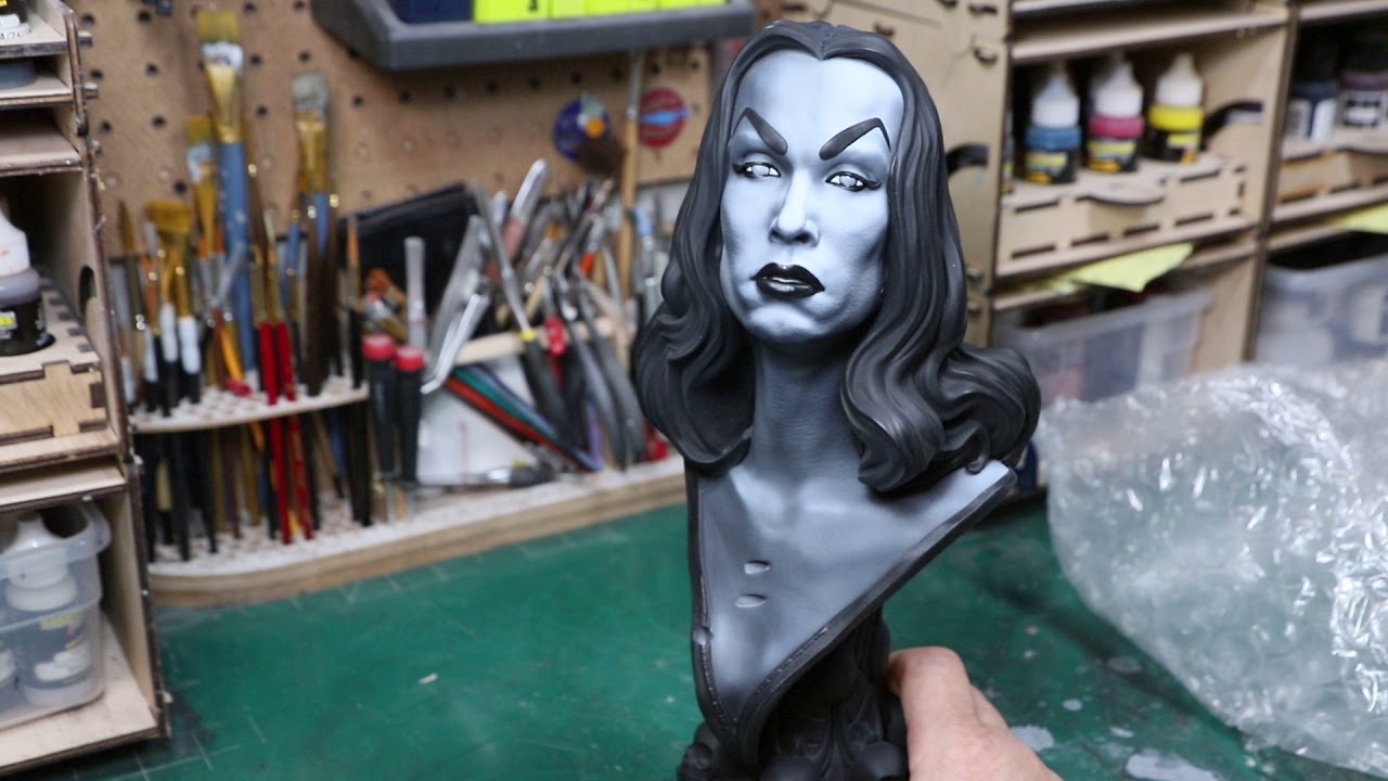 1/3 Vampira Class and Bust Review - YouTube