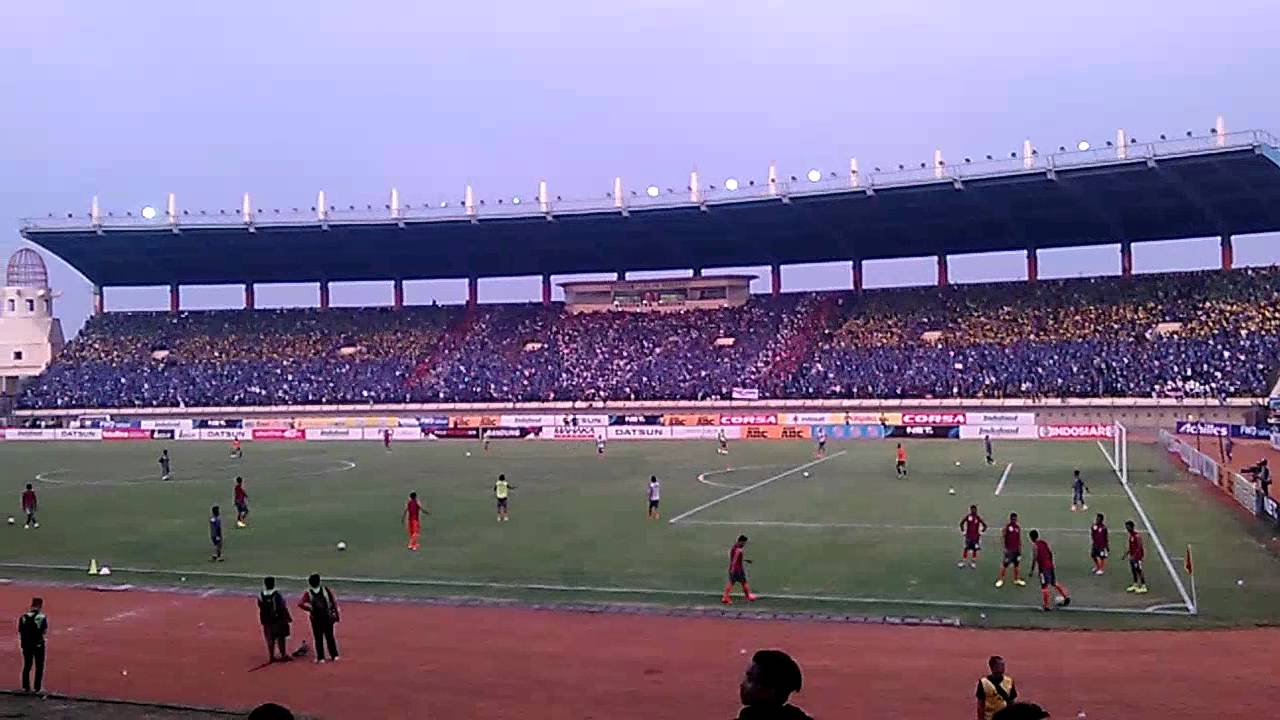 Koreografi VIKING SUPORTER PERSIB BANDUNG - YouTube