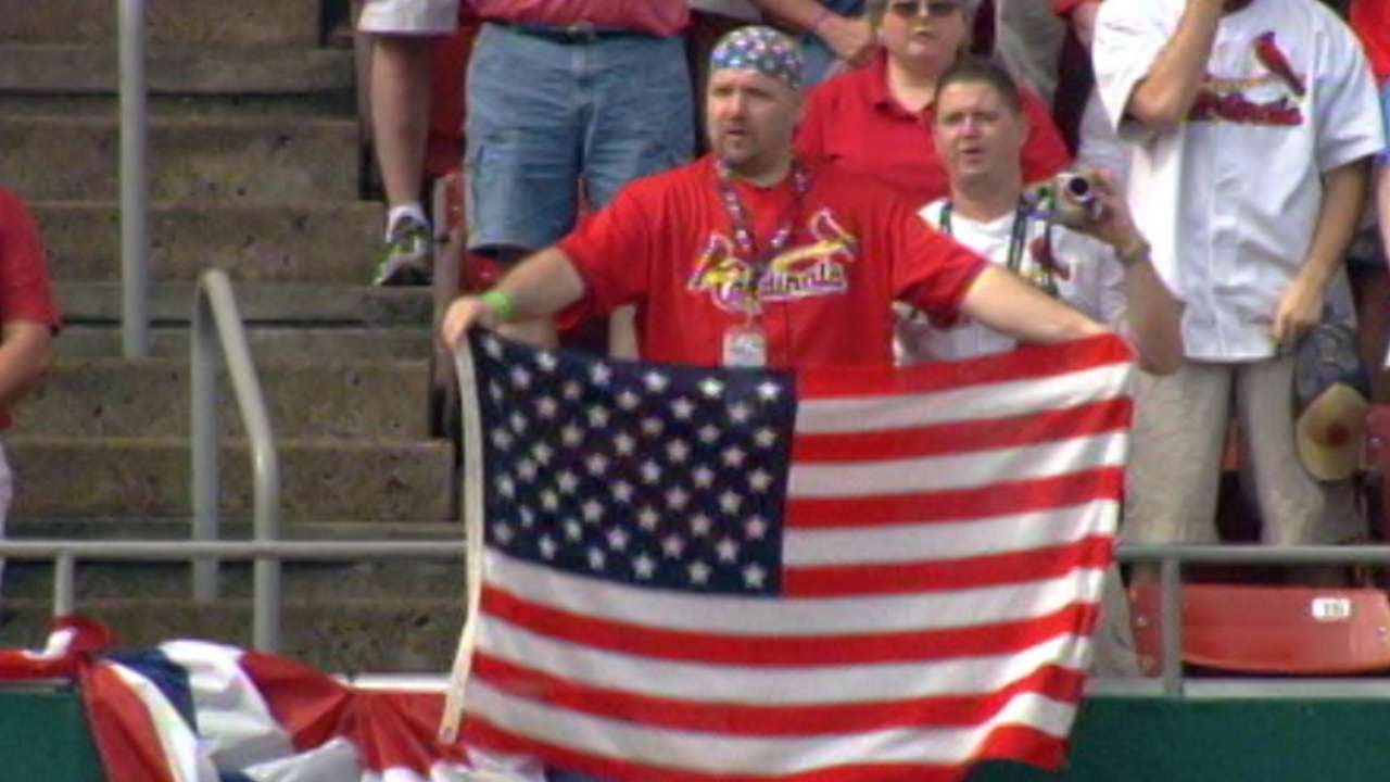 Cardinals fans sing national anthem at 2005 Busch Stadium finale - YouTube