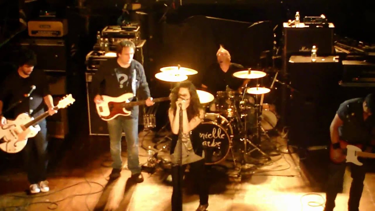 Danielle Barbe Wango Tango Chameleon 7-26-10 - YouTube