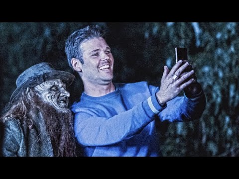 Stupid Man Finds A Dangerous Creature In His Backyard, But Instead of Running, He Asks For A Selfie