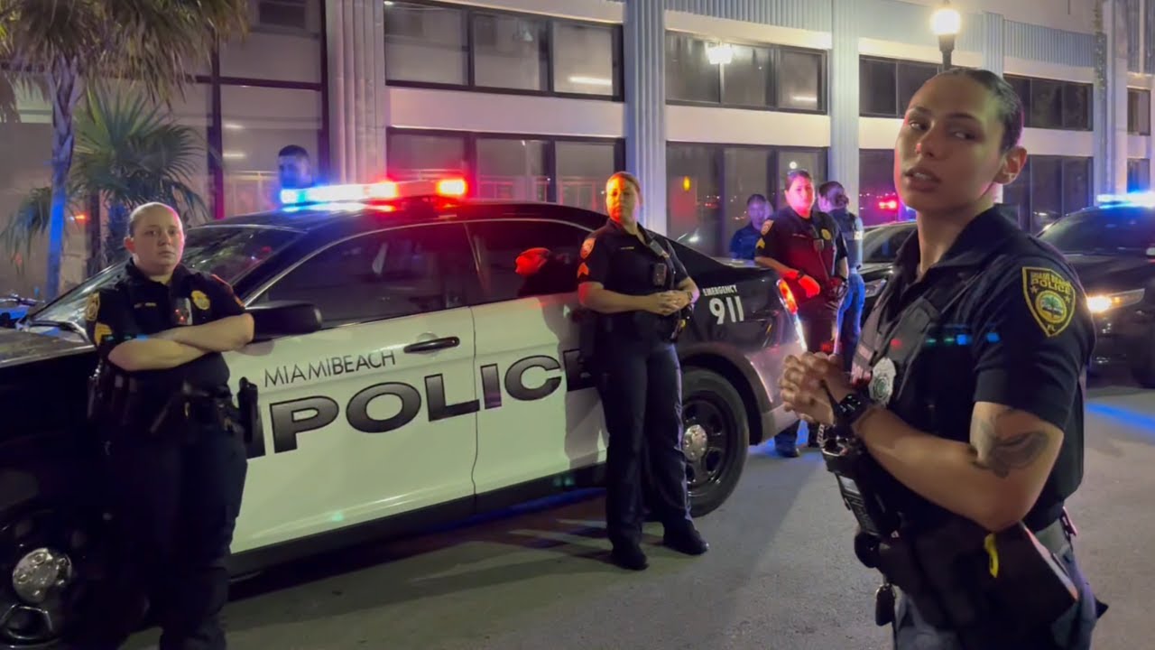 World Record??? 6 Lady Cops on one traffic stop (no male officers on ...