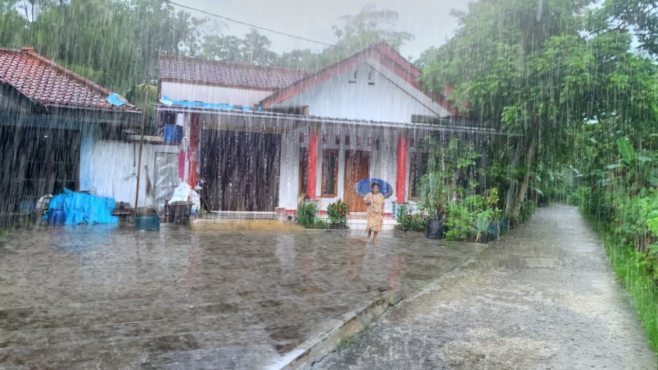 Walk in the rain in the district, the atmosphere is very refreshing ...