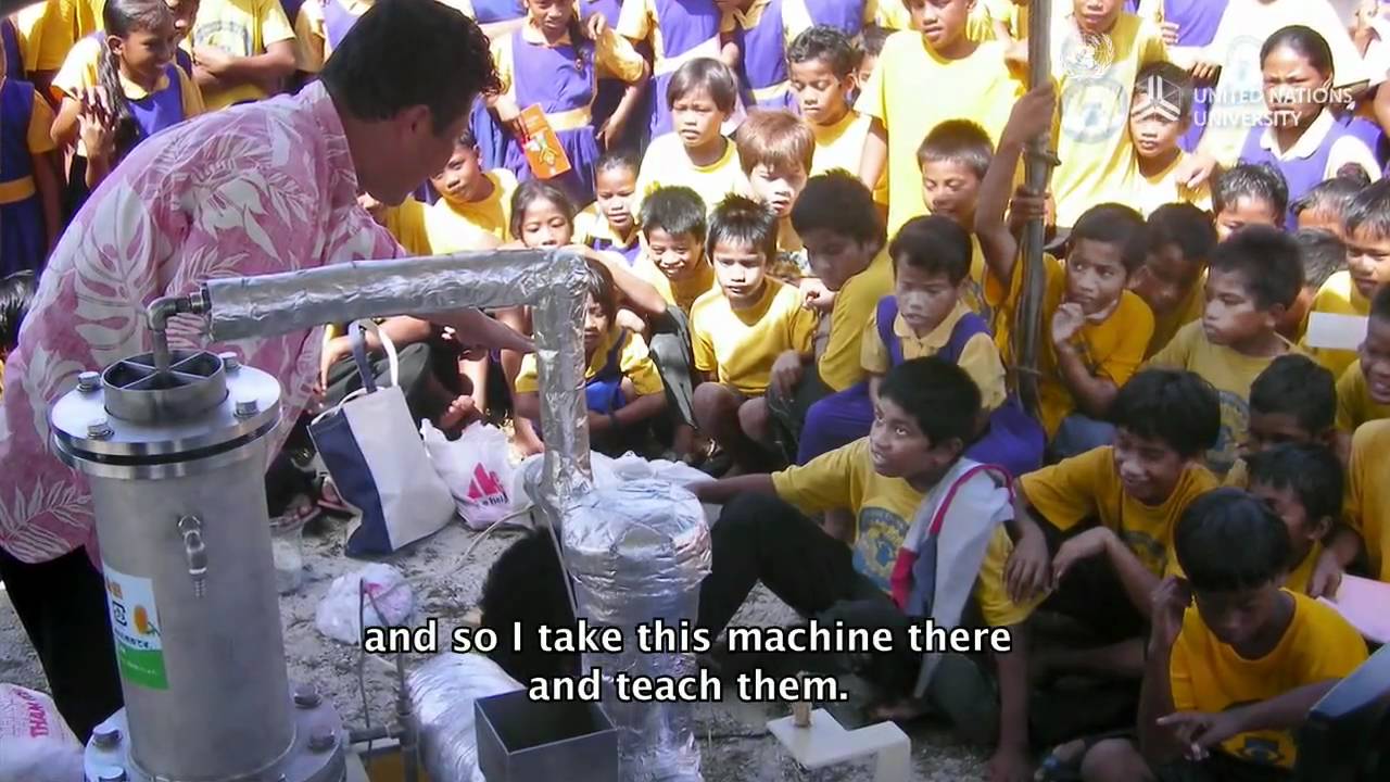Man invents machine to convert plastic into oil - YouTube