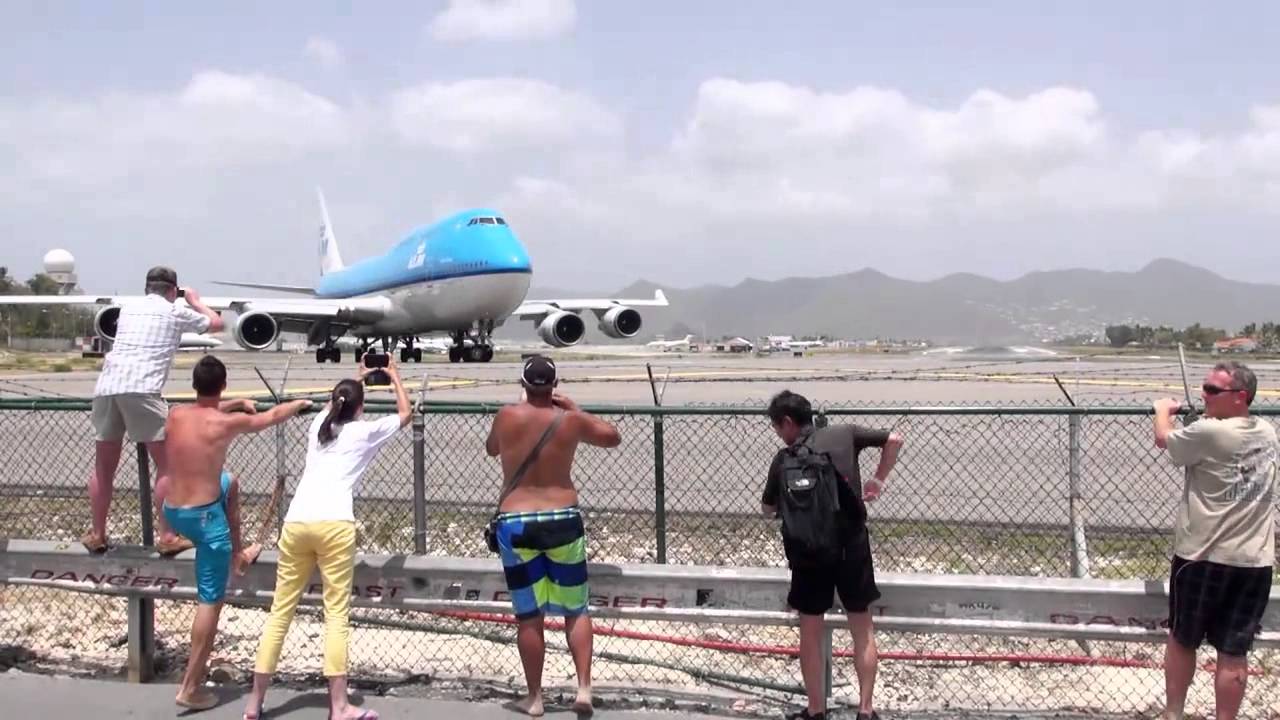 Boeing 747 take-off at Maho Beach - YouTube
