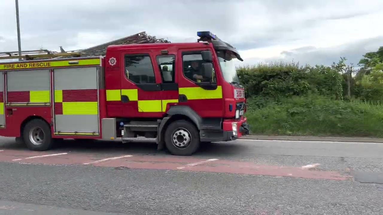 North Yorkshire fire & rescue service responding - YouTube