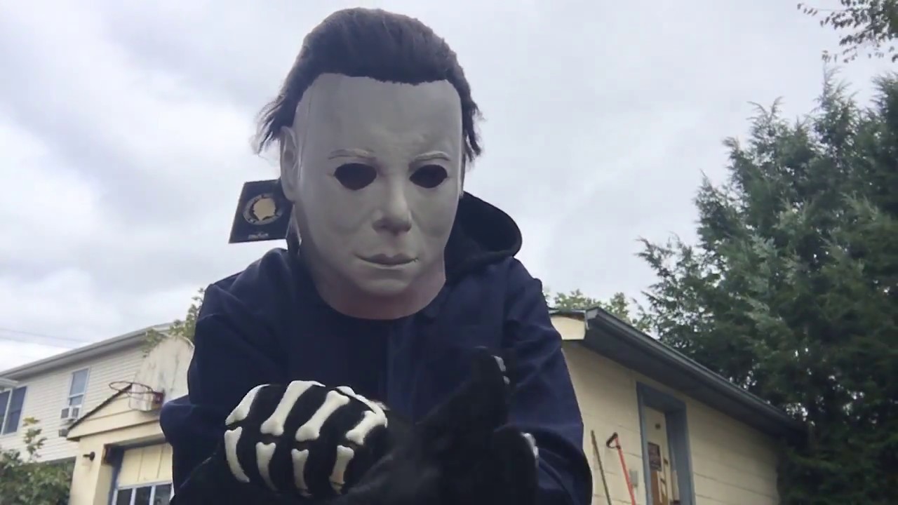 Wearing my Creep Mask - YouTube