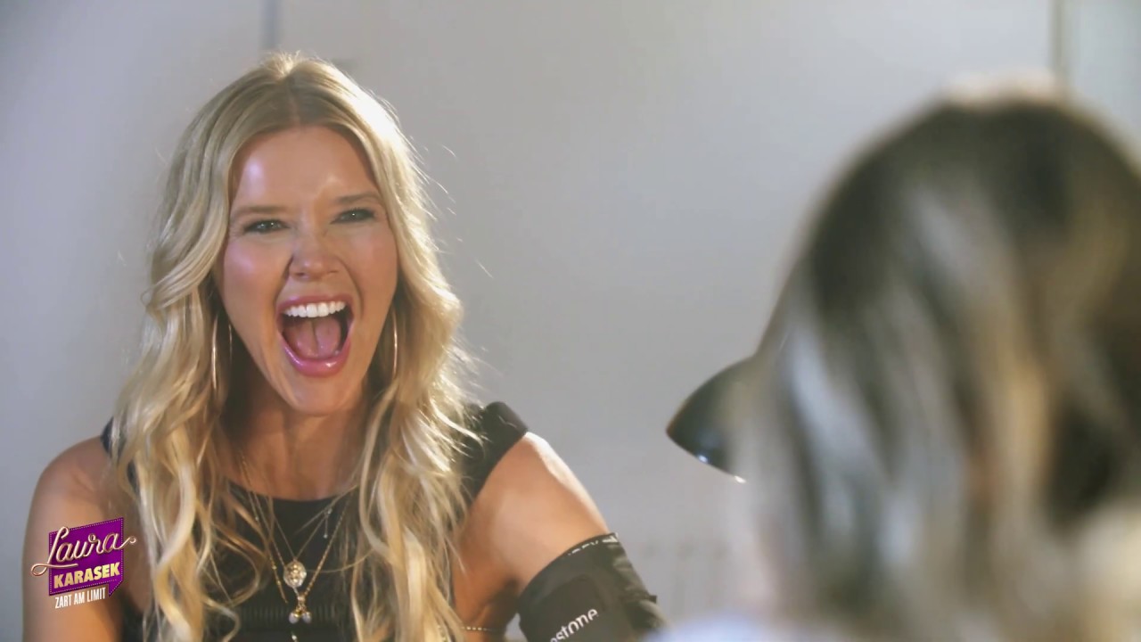 Laura Karasek – Der Lügendetektor-Test mit Evelyn Weigert - YouTube