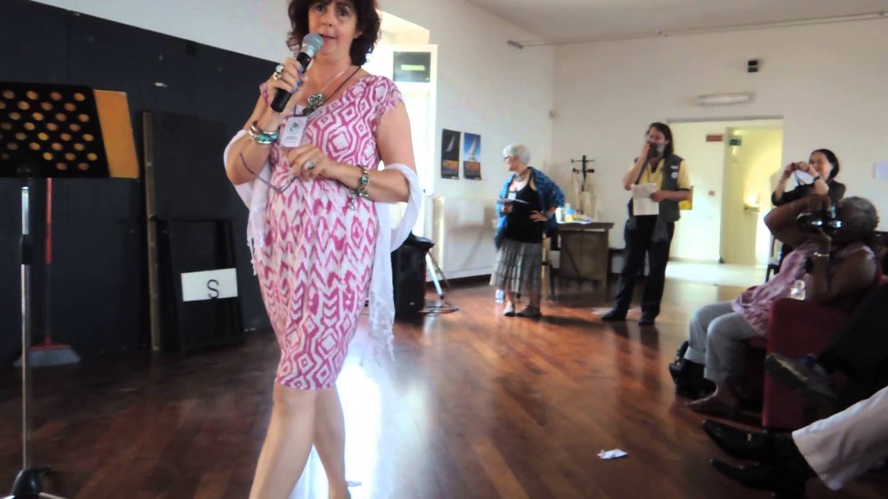 Siobhan Mac Mahon reads her poem in 100TPCWC, salerno - YouTube