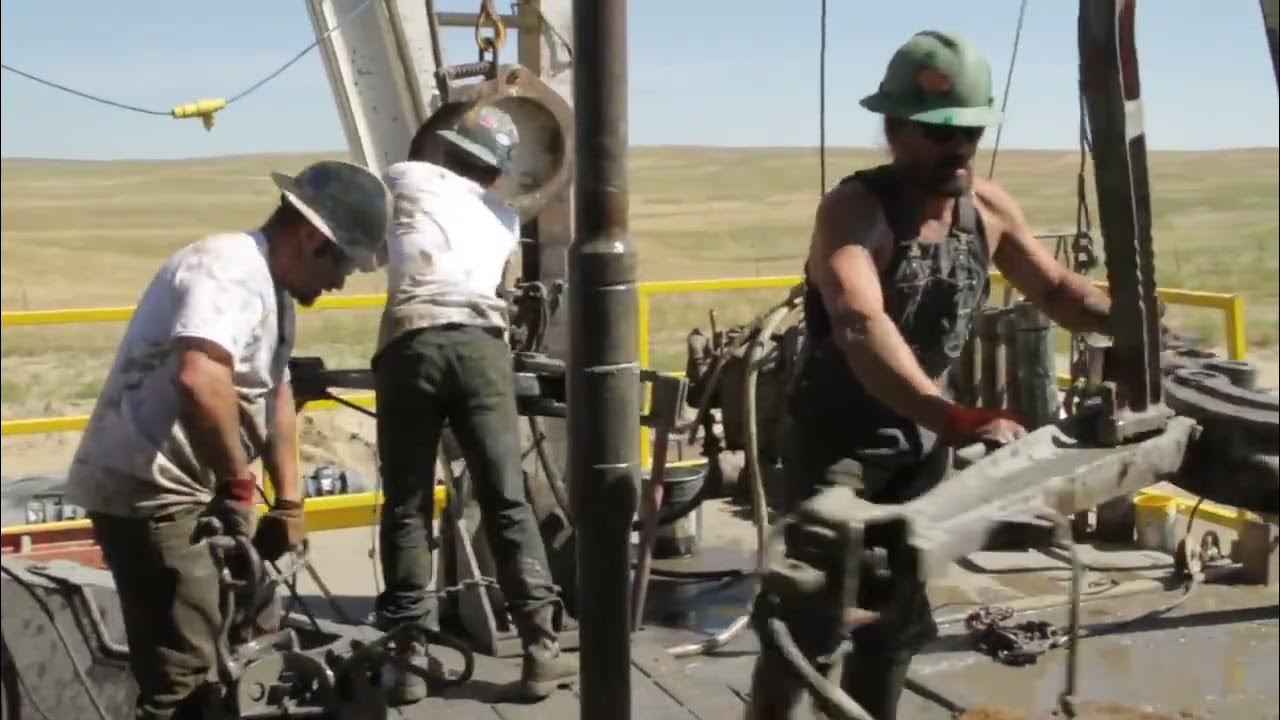 Roughnecks at Work in HD Drilling Rig Pipe Connection - YouTube