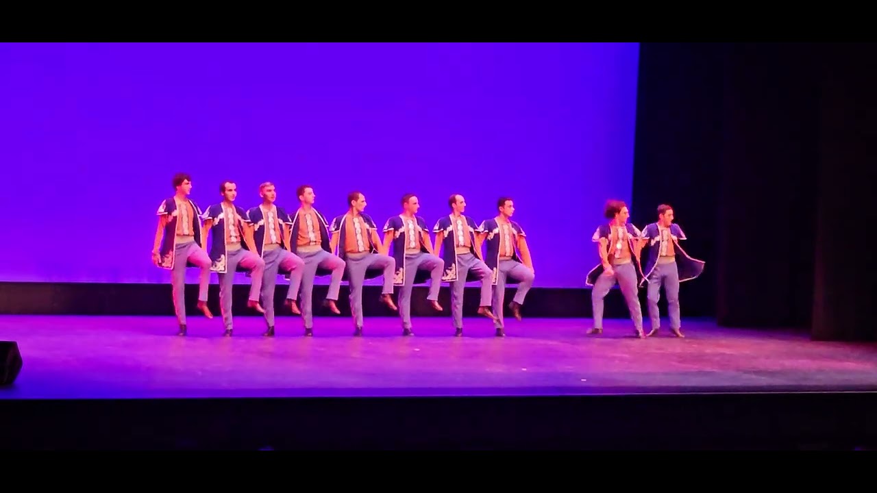 Armenian traditional dance by Berd Dance group. Concert in Glendale ...