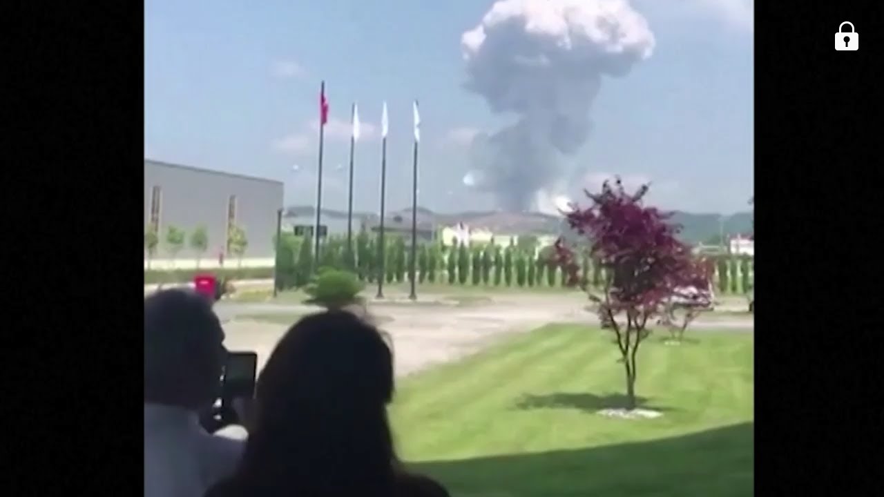 Explosion of the pyrotechnics factory in Turkey - YouTube
