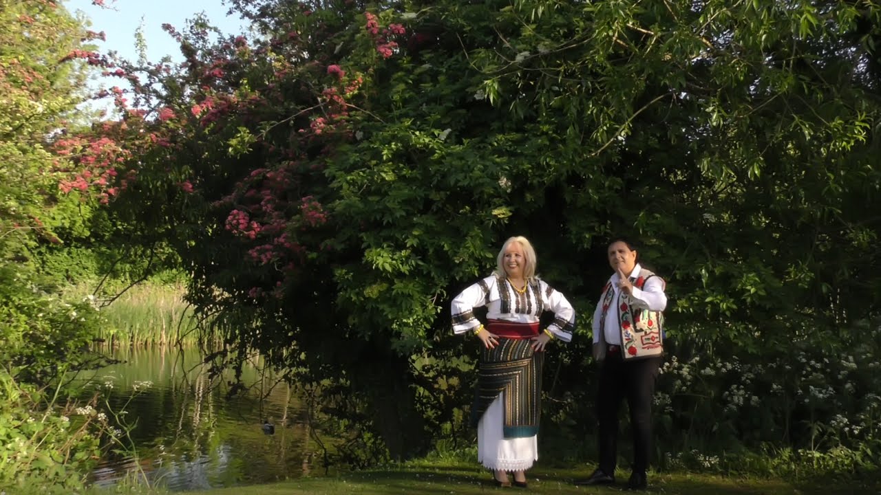 Elena și Dan Dumitrescu - Diseară frigem puiu - YouTube