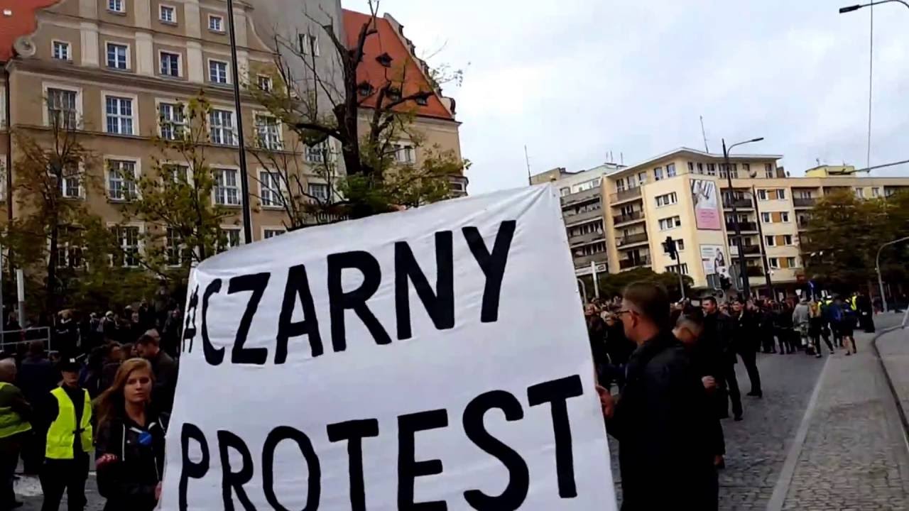 Czarny protest Olsztyn - YouTube