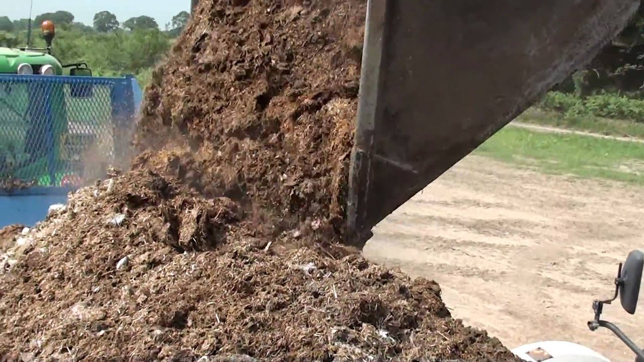 Loading chicken manure - YouTube