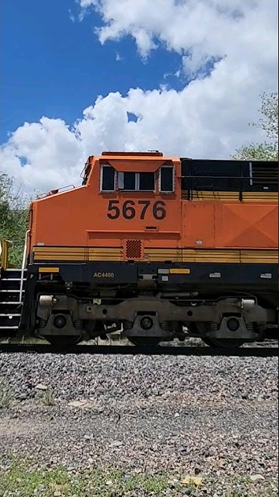 BNSF 6232 Leads a Soutbound Coal train with an H3 AC4400CW Trailing - YouTube