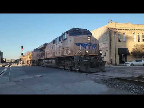 UP #7660 speeds through the SAS Amtrak station - YouTube