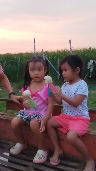 Sobrang bibong mga Bata sobrang Enjoy sa Pagsakay ng Power Tiller - YouTube