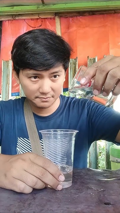 nuang air kok tumpah terus... ribet amat 🫤🫤 #feedshorts #fypシ゚viral - YouTube