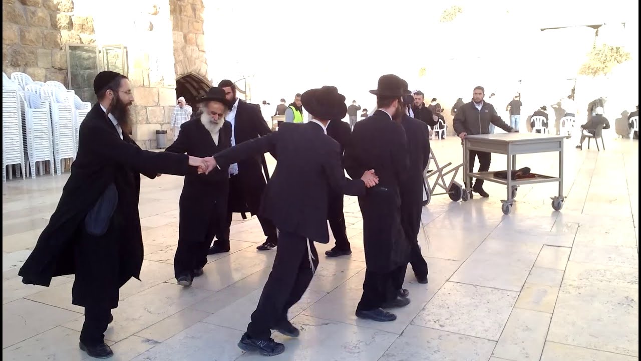Hasidic Jews Dancing and Singing !!! 🇮🇱 || Western Wall JERUSALEM ...