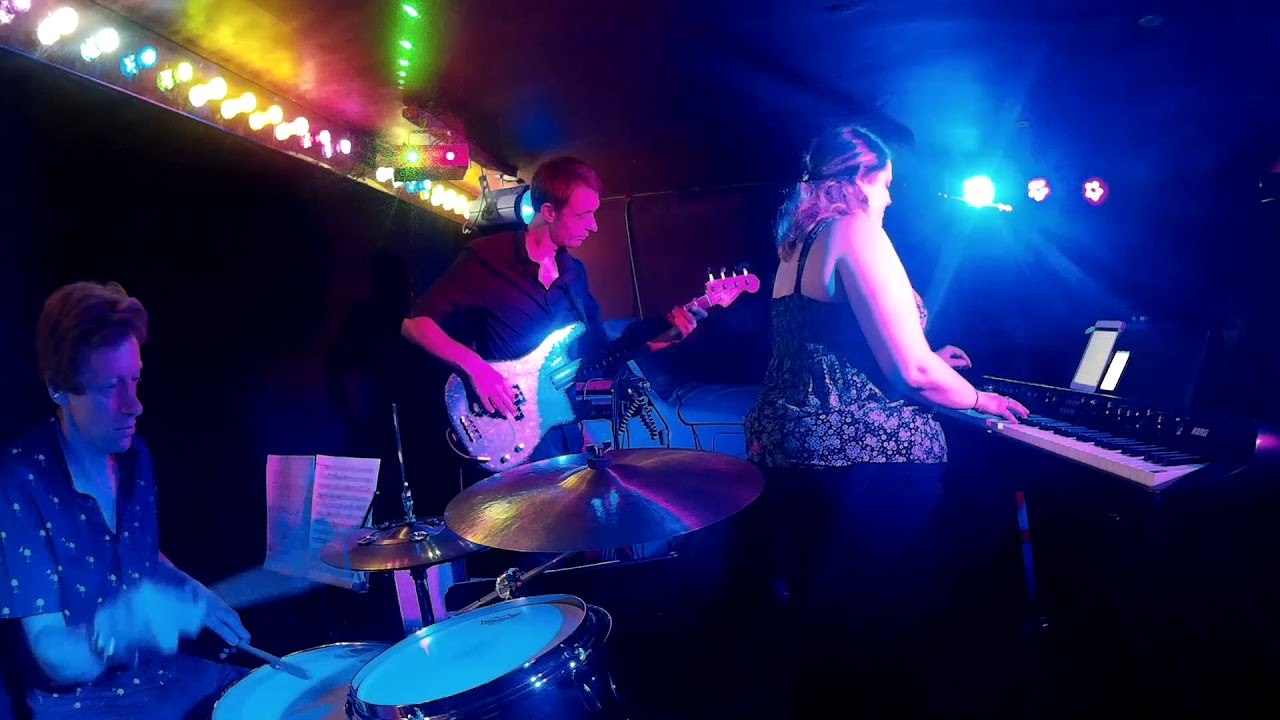 Heidi Burson - Natural woman - YouTube