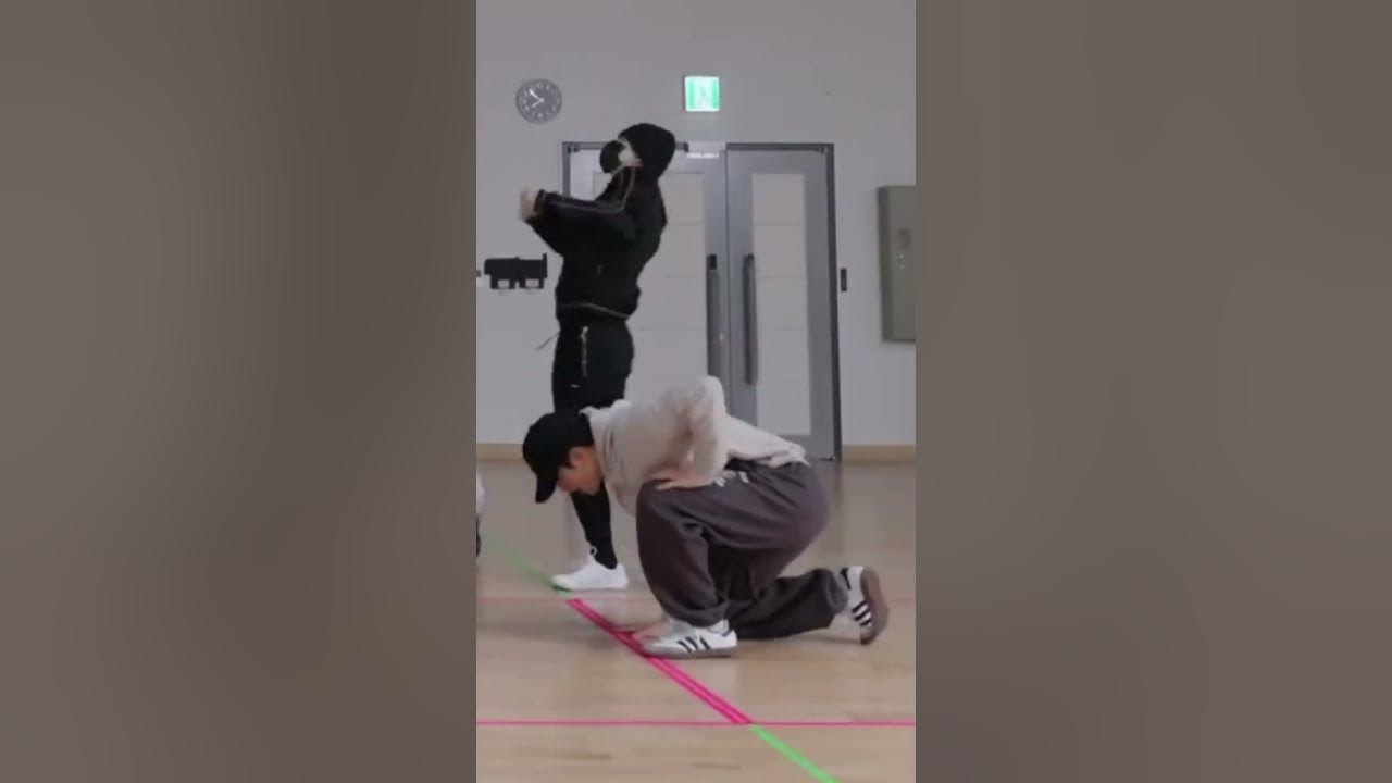 Got7 진영 Jinyoung 朴珍榮PYTHON Dance Practice fancom - YouTube