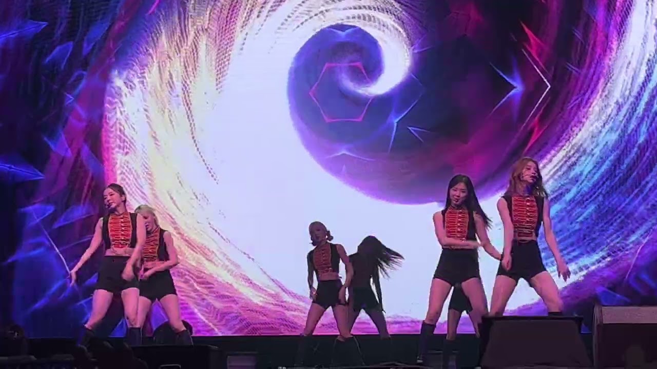 LOONA - Why Not? (LOONA THE WORLD 1ST WORLD TOUR - MEXICO) - 60FPS 4K ...