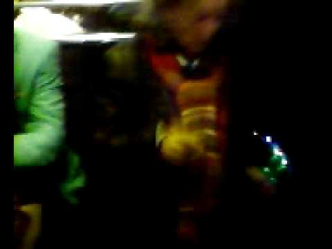 sarhos kadin metroda :) (paris)