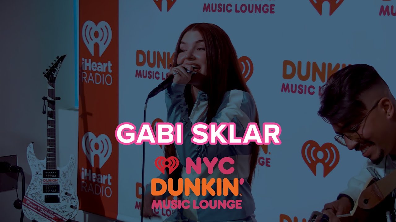 Gabi Sklar Performs At The NYC Dunkin' Lounge! - YouTube