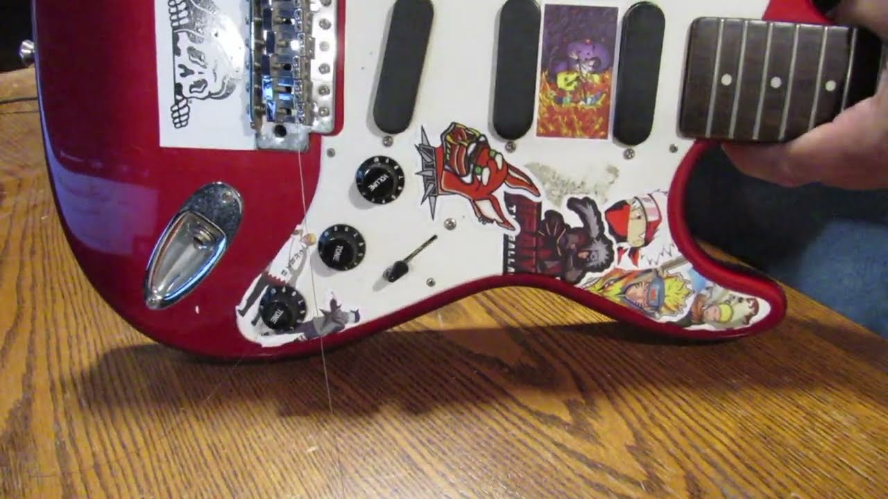No way a $30 strat copy can look and sound this good. - YouTube