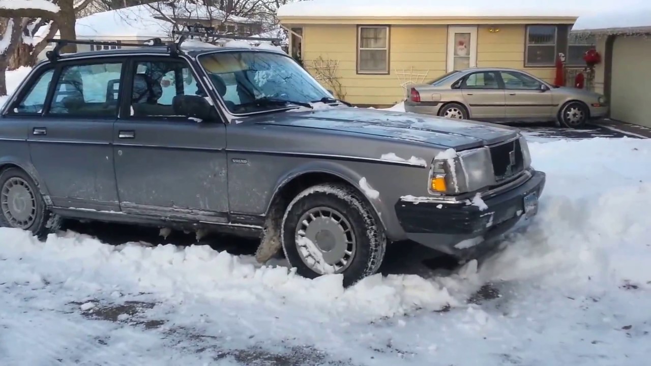 '90 Volvo 240 cold start - YouTube