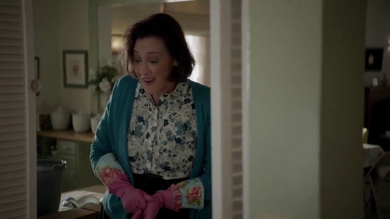Sh. Joan Cusack in Pink Rubber Gloves 2 - YouTube