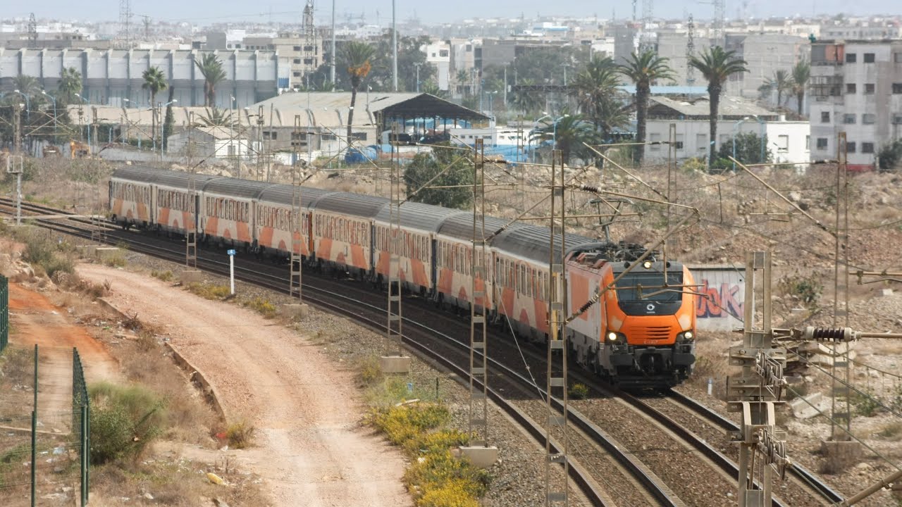 Alstom E-1417 assure Al Atlas N°116 entrant Casa Voyageurs. - YouTube