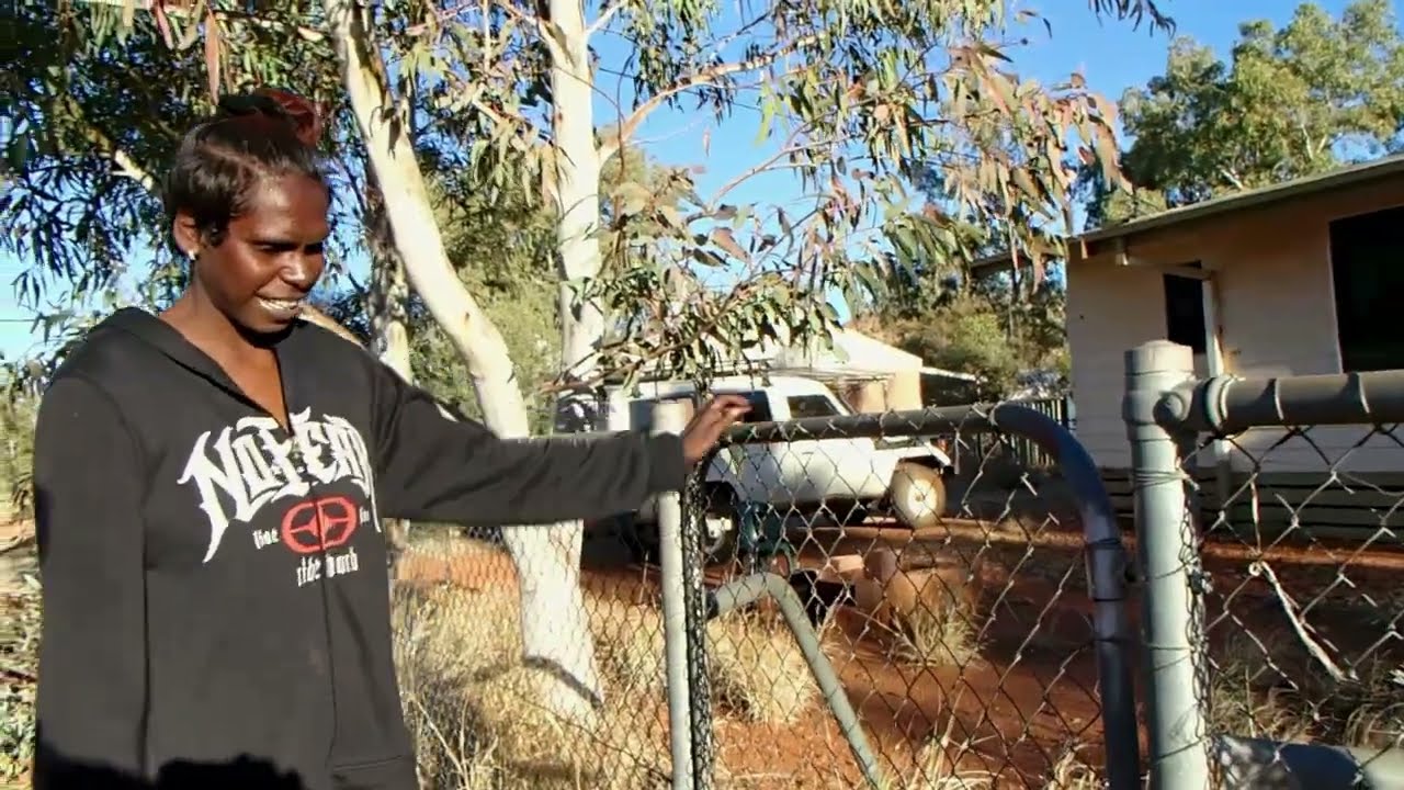 Aboriginal Australia. Gate mechanic! Docker River 2013 - YouTube