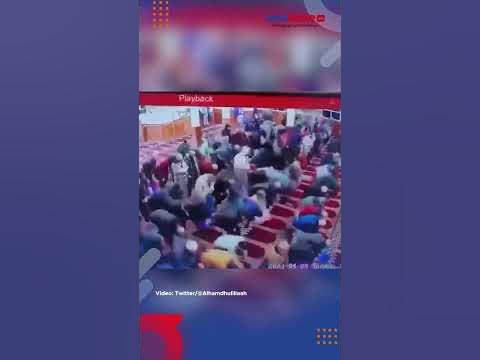 Detik detik Imam Masjid Ditikam Berulang Kali Ketika Pimpin Salat Subuh #okezone #shorts - YouTube