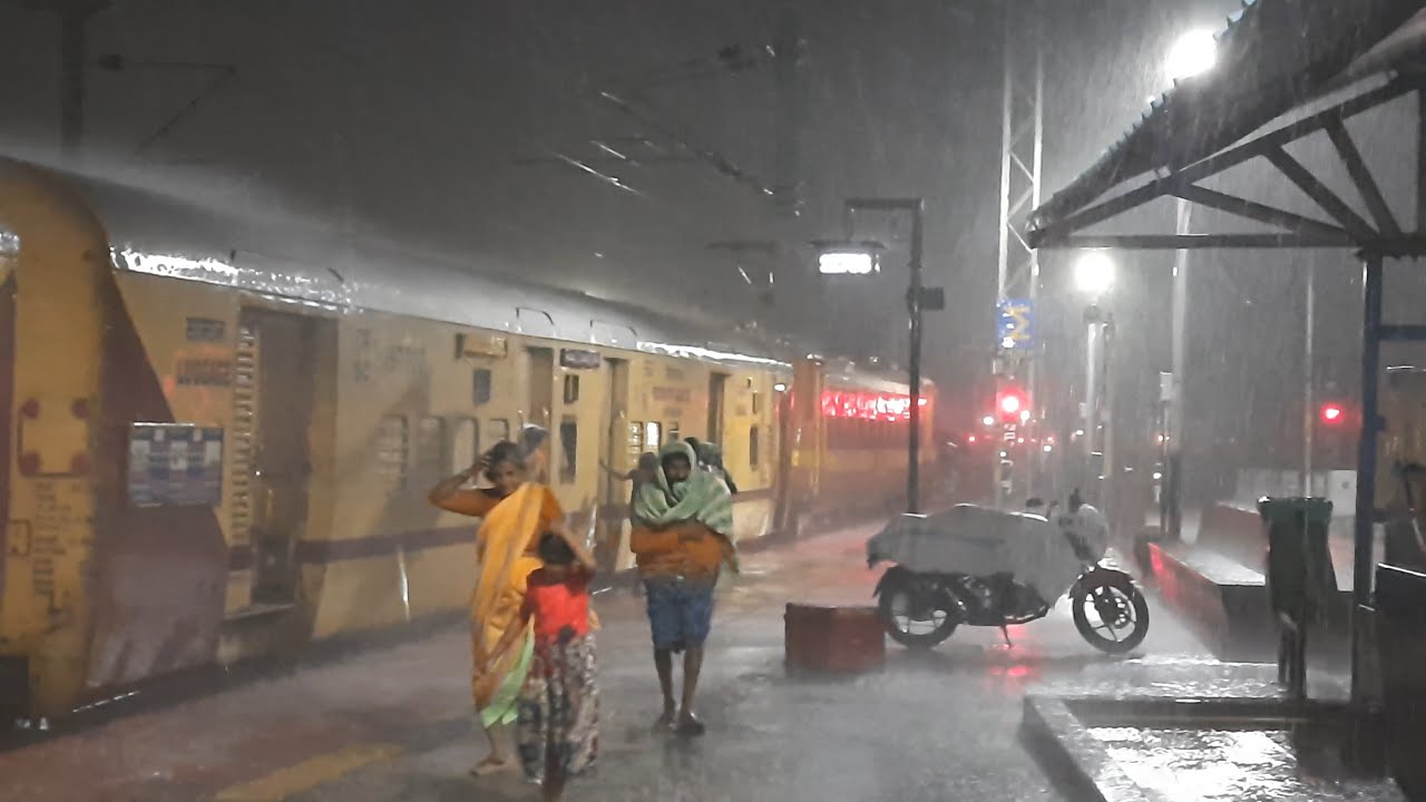 Extreme Severe Windy Rain Vijayawada || Arriving Vijayawada Junction in ...