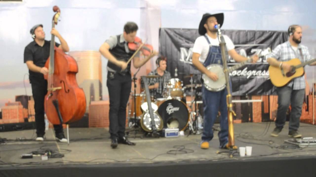 Show Mr Maze & Rockgrass no 3 Arraiá da Ford Manhattan Rio Preto. - YouTube