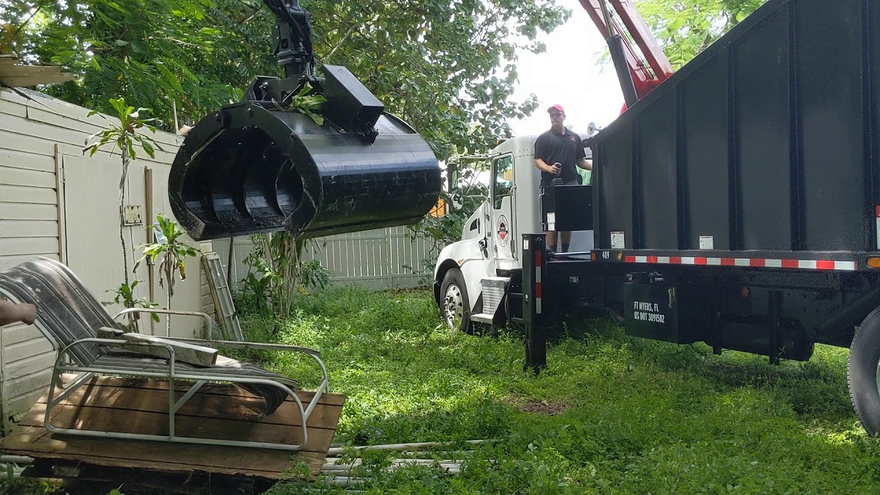 Grapple truck clean up - YouTube